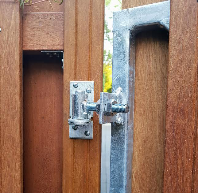 Ijzeren deurframe met slotkast 140 cm breed Stalen poortframe