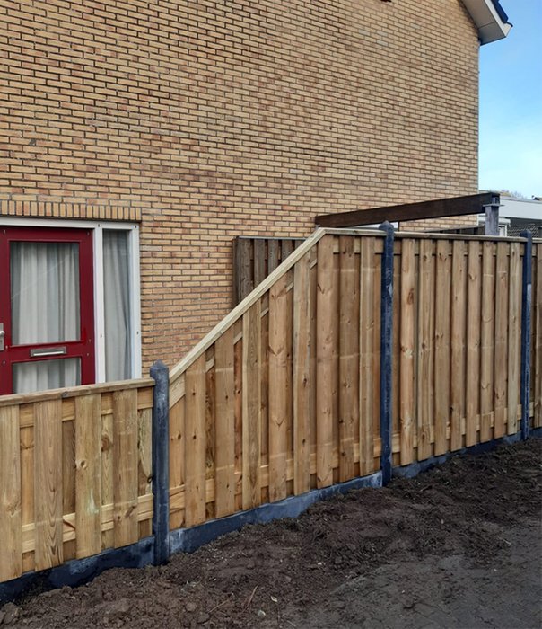 Fence Panel Capping Pyramid | 60mm Gap x 240cm | Tuin